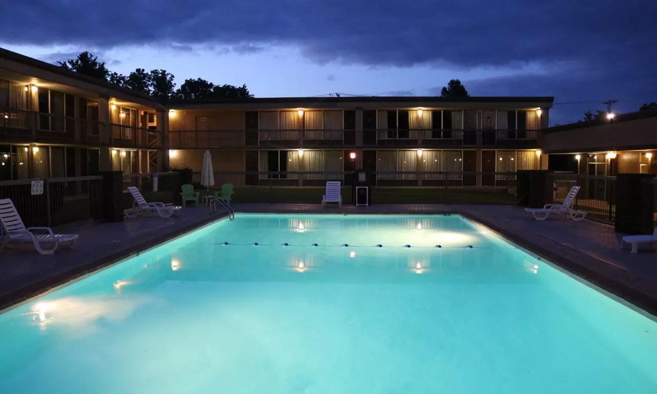 River Rock Inn: Renovated Ozarks Hotel | Groupon Getaways