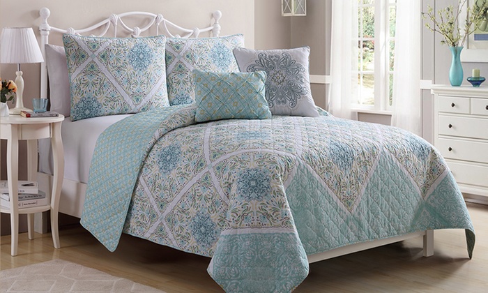 Windsor Reversible Quilt Bedding Set (4- or 5-Piece) | Groupon