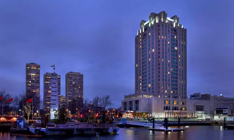 Hilton Philadelphia at Penn's Landing: 4-Star Hotel With River Views ...