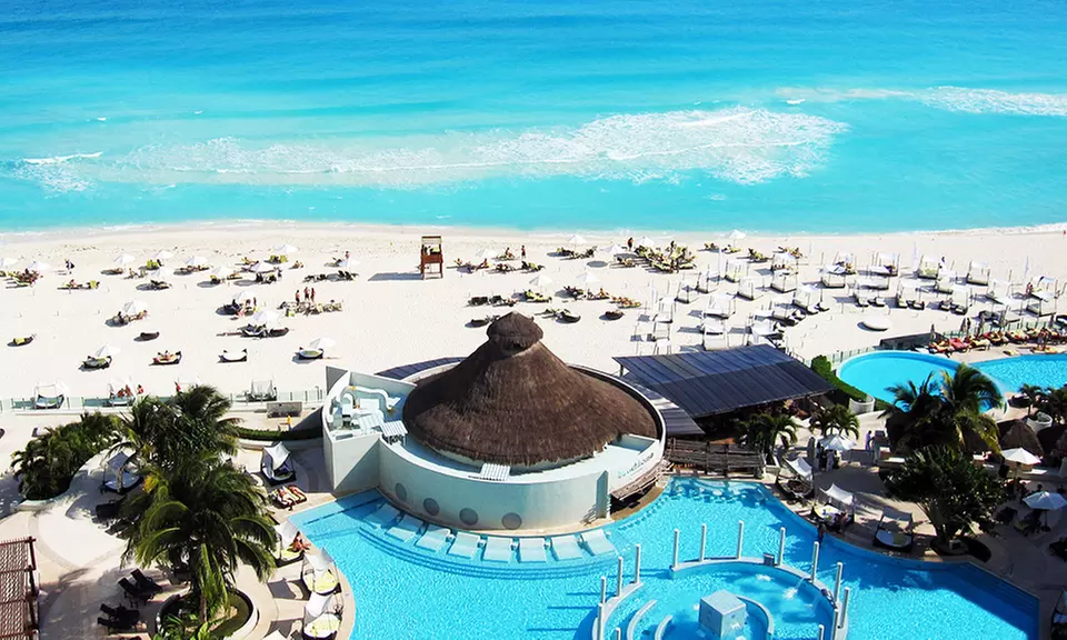 ME Cancún Stay with Airfare from Vacation Express in Cancun} | Groupon ...
