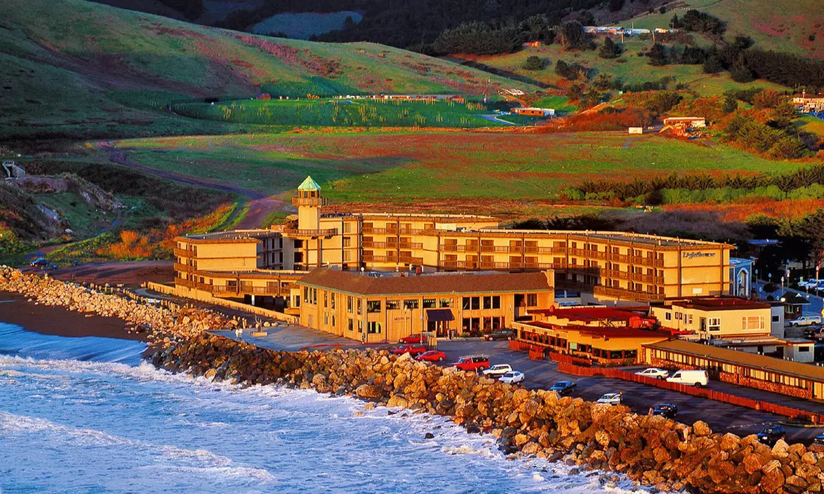 Best Western Plus Lighthouse Hotel in Pacifica} | Groupon Getaways