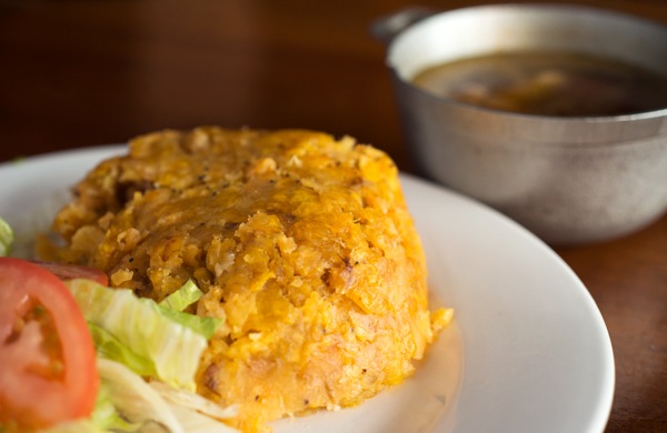 Making Mofongo, a Puerto Rican Tradition, at Nellie’s | Chicago ...