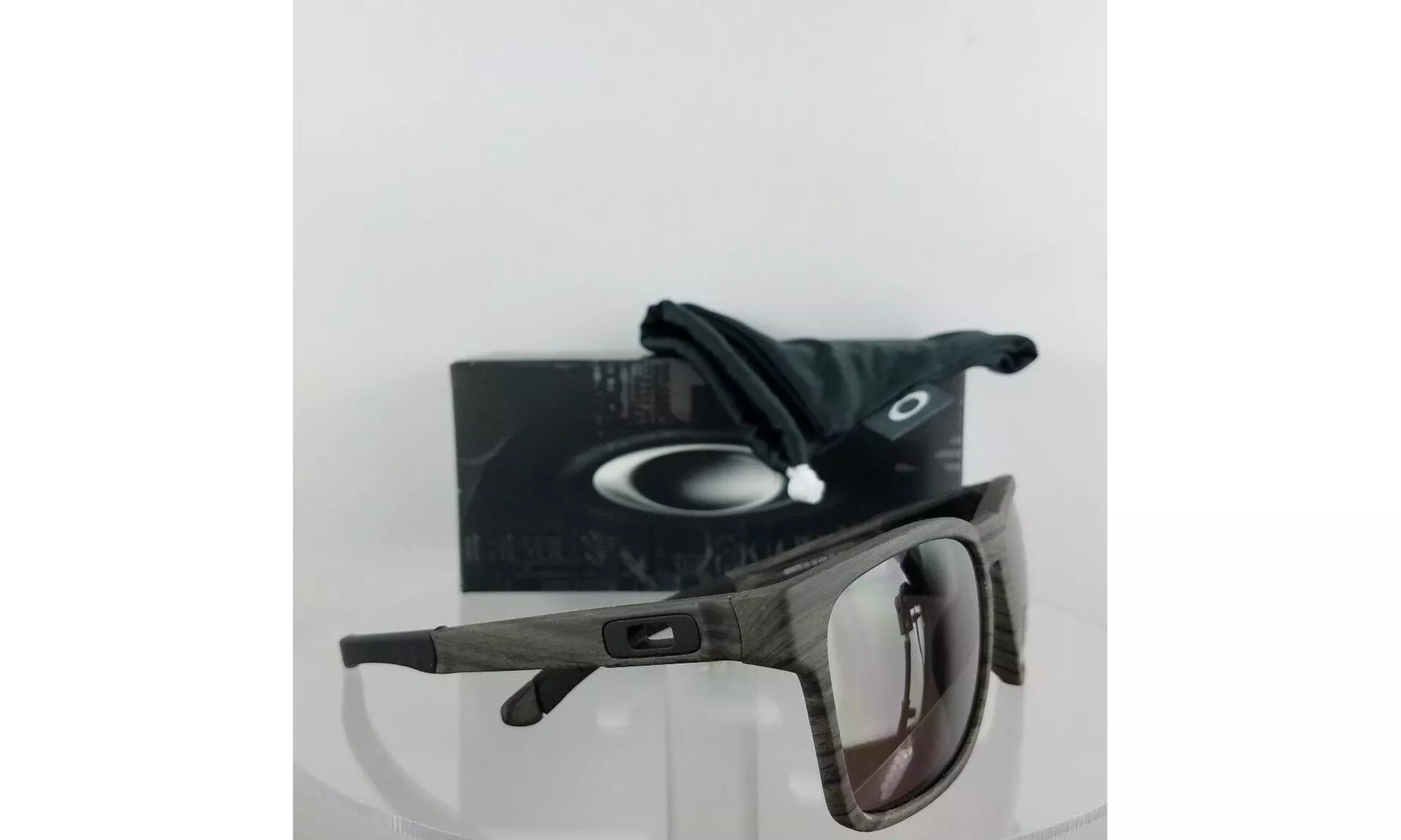 Brand New Authentic Oakley Su... | Groupon Goods